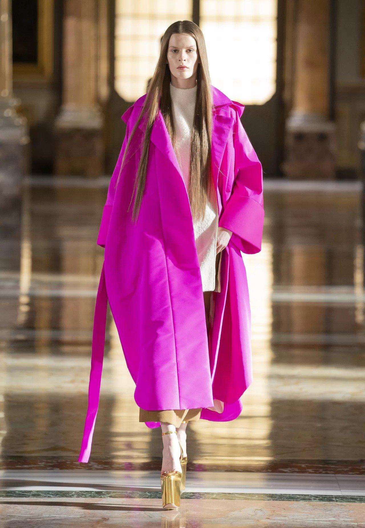 Do lilás ao violeta: os diversos tons de roxo em 35 looks para convidadas