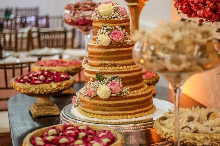 Bolos decorados com flores: 30 ideias para te encantar