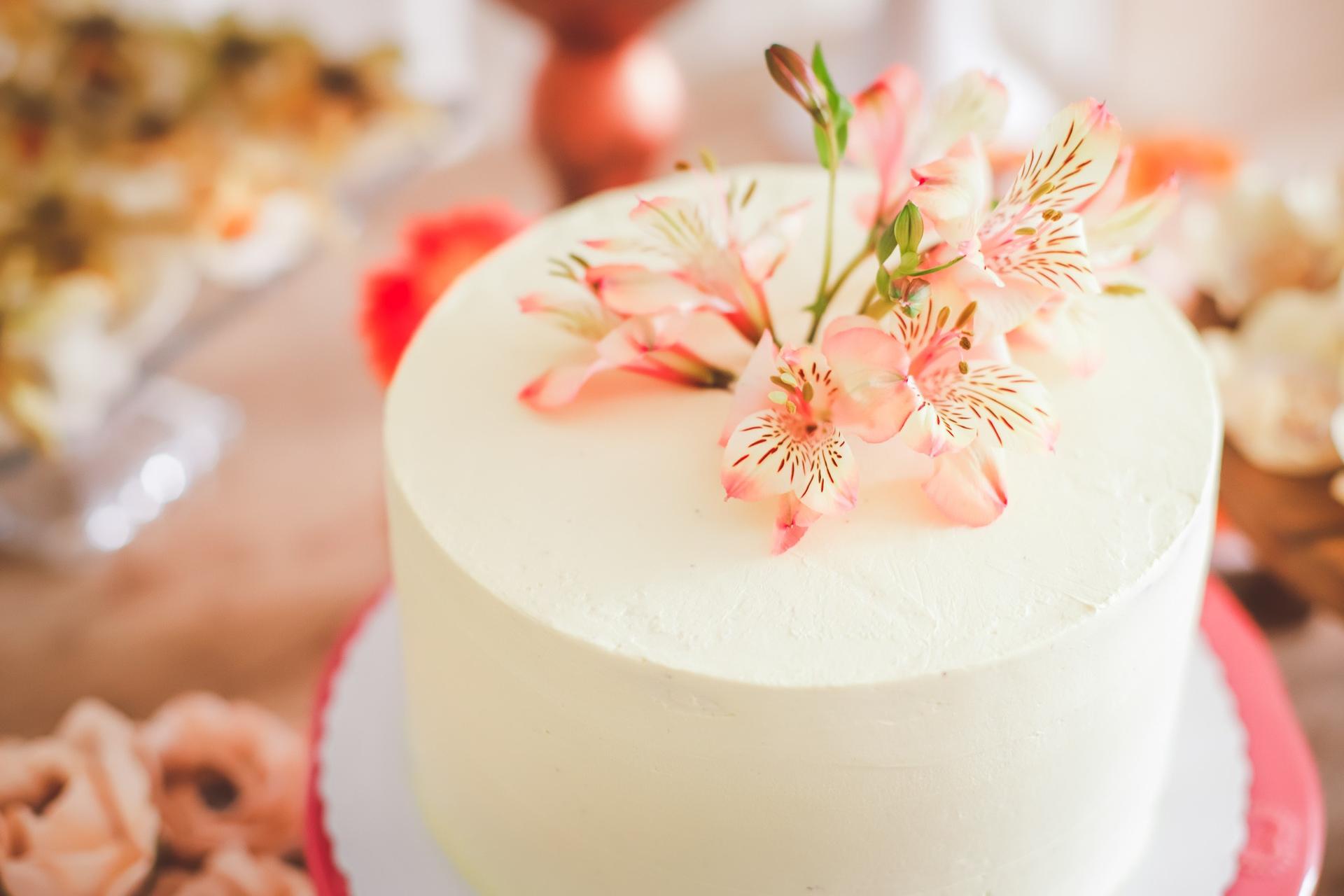 90 bolos minimalistas de casamento: simplicidade deliciosa