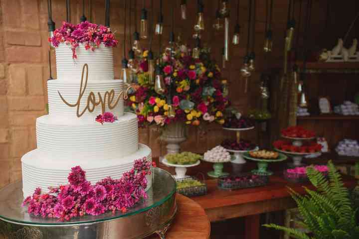 Bolos decorados com flores: 30 ideias para te encantar