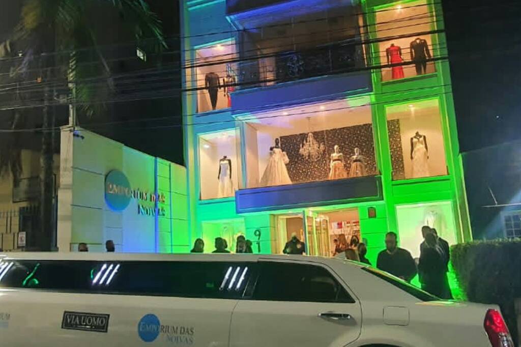 Mega Limousines - Consulte disponibilidade e preços