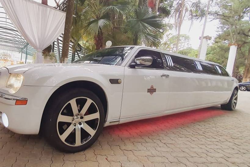 Mega Limousines - Consulte disponibilidade e preços