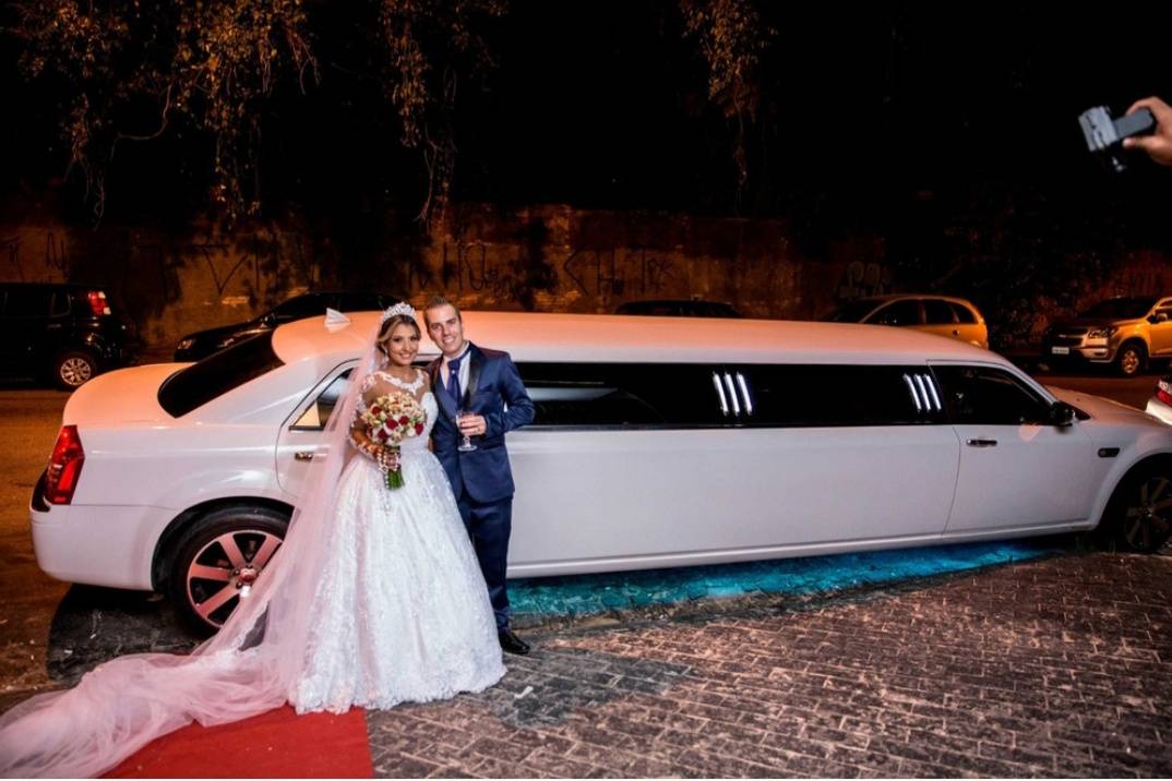 Mega Limousines - Consulte disponibilidade e preços