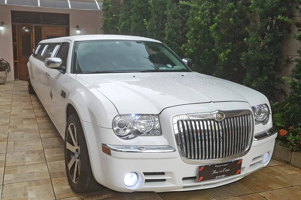 Mega Limousines - Consulte disponibilidade e preços