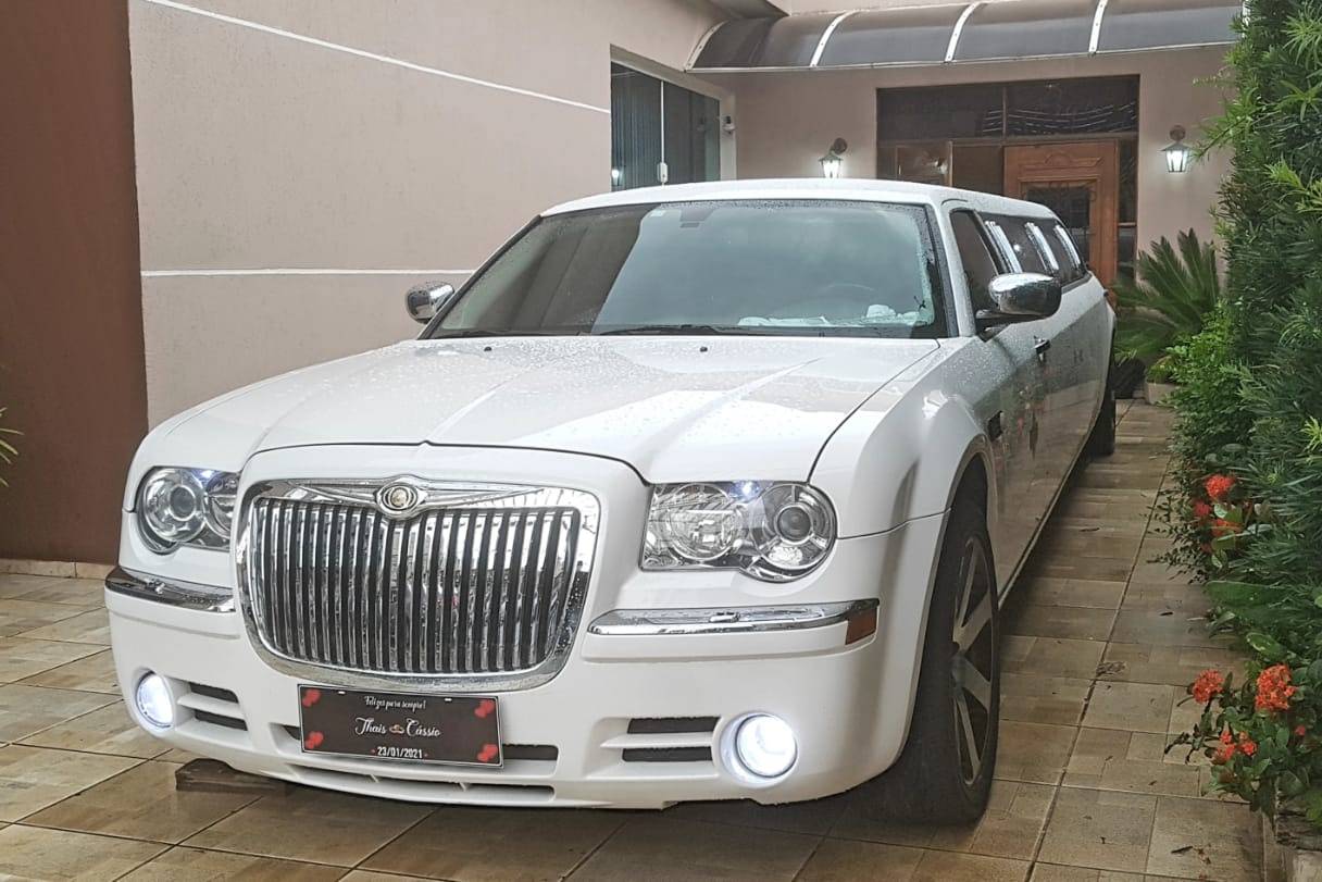 Mega Limousines - Consulte disponibilidade e preços