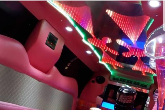 Mega Limousines - Consulte disponibilidade e preços