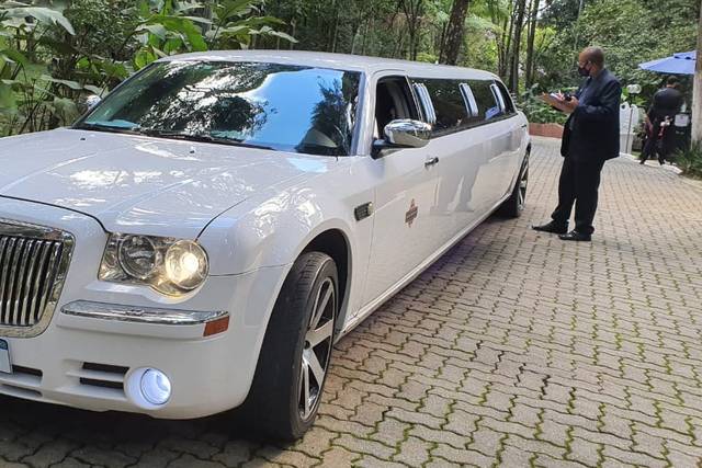 Mega Limousines - Consulte disponibilidade e preços