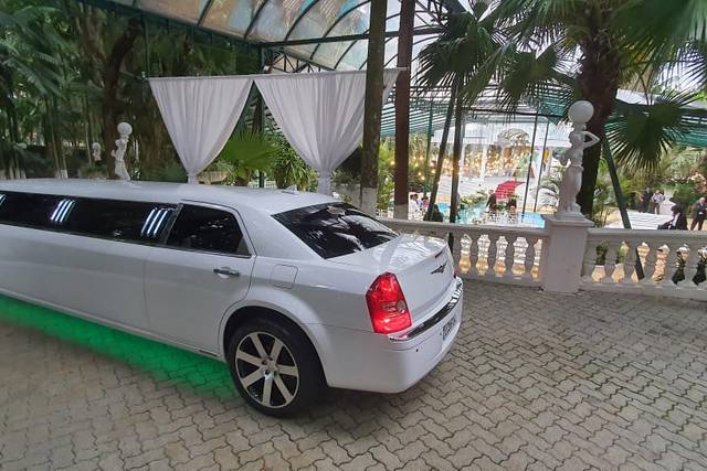 Mega Limousines - Consulte disponibilidade e preços