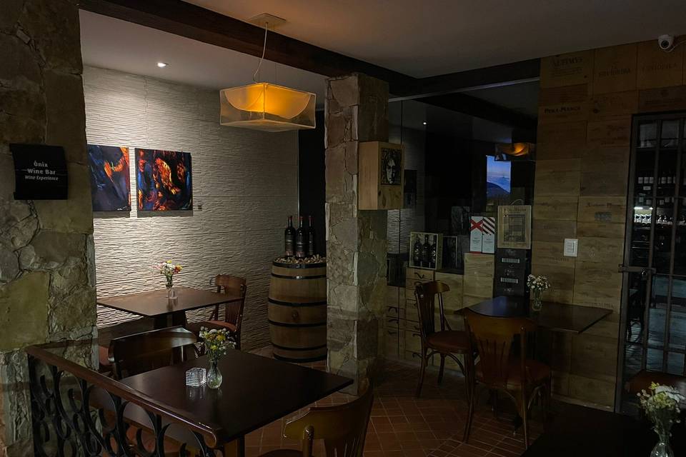 Onix Wine Bar - Consulte disponibilidade e preços